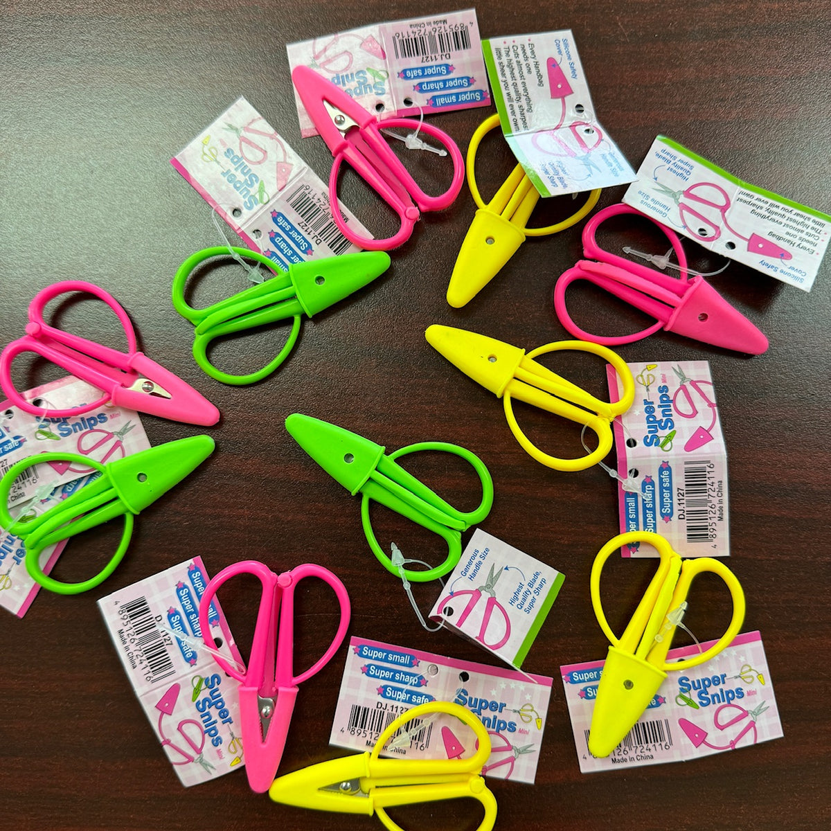 Super Snips – The Yarn Club, Inc